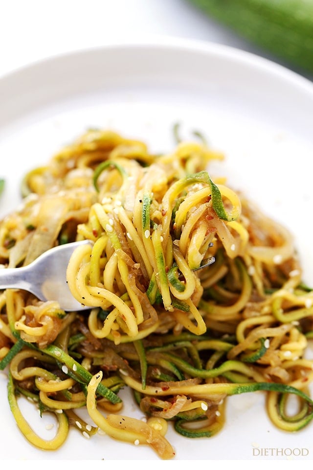 15 Easy & Healthy Zoodle (Zucchini Noodle) Recipes - Dinner at the Zoo